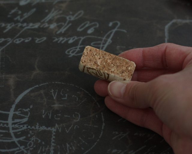 手作りウエディングをご提案！ワインコルクで作るフラワー席札の作り方 | フラワーエデュケーションジャパン